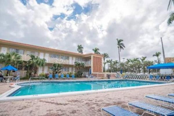 Studio, Pool, Near Beach, Shops, Wifi - Dania Beach, FL