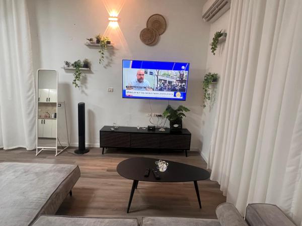 בית הקונגרס גבעת אולגה - Israel