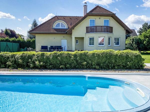 Villa Pool & Garden Villa By Interhome - Prague