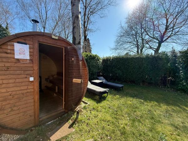 Veluwe Retreats Putten - Chalets With Huge Gardens And Private Saunas On Park With Swimming Pool, Cafeteria And More Facilities - Putten