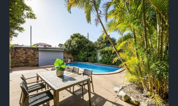Ground Level Apartment With Pool - 史卓菲
