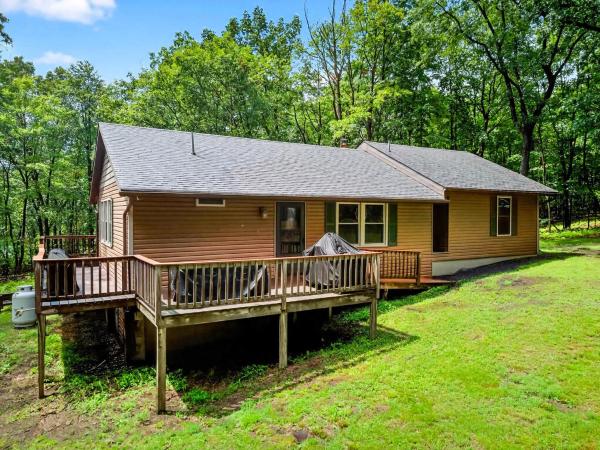20 Acres W Private Pavilion, Fireplace & Fire Pit - West Virginia