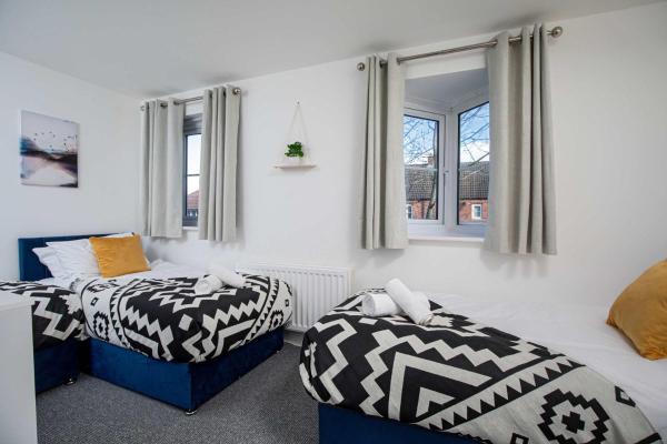 4 Bedroom House With 9 Beds And Free Parking, Sheffield - Rotherham