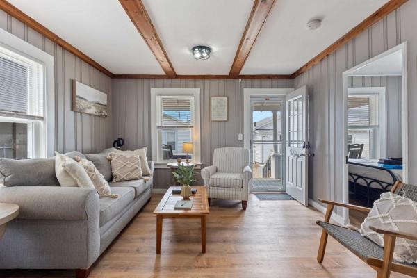 The Seahorse - The Heart Of Hampton Beach - Hampton Beach, NH