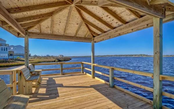 Water View - Pool - Bermuda Landing North Topsail - 2 Minute Walk To Beach - North Topsail Beach, NC