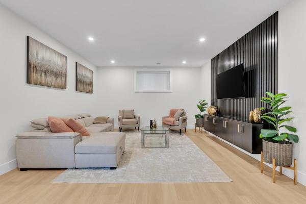 Cozy 1br Pullout Couch Discovery Ridge - Mount Royal University