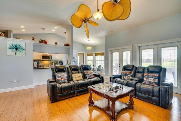 Lakefront Cape Coral Getaway W/ Furnished Lanai! - Cape Coral