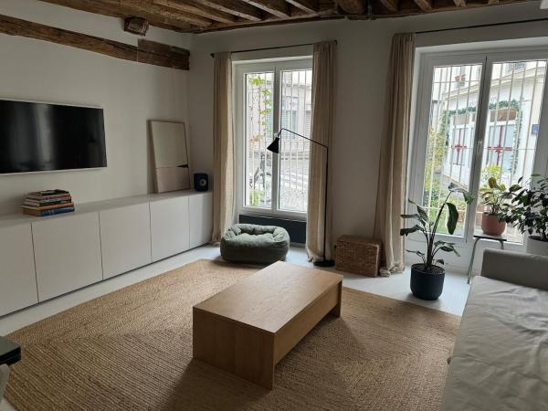 Private Garden In Montmartre - Saint-Denis, France