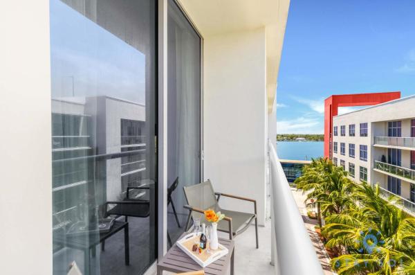 Hot Tub & Unique Rooftop-hollywood Broad-walk - Sunrise, FL