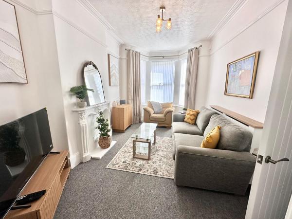 Stylish 3 Bed Home Near Oxton Village & Liverpool - Wirral