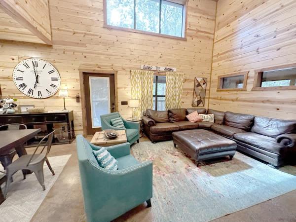 Livin' The Dream - Relaxing Escape For 8 - Broken Bow, OK