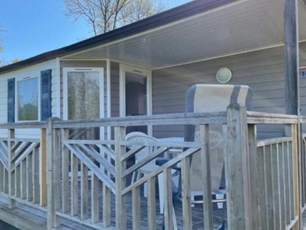Mobil Home Confortable Avec Terrasse Pour 4 Personnes - Api-1-52-583 - Laguiole