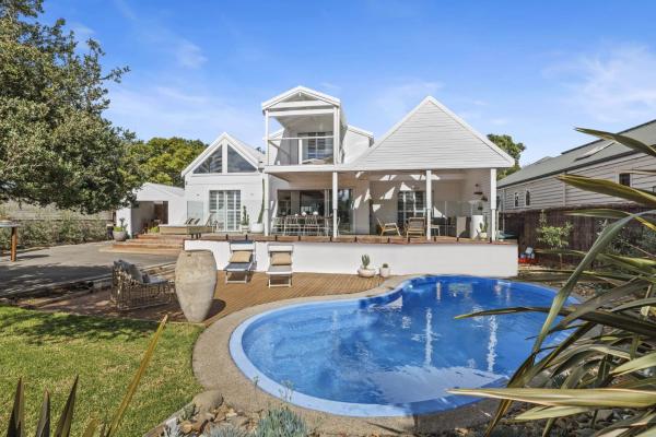 Settlers Cove Poolside Luxury Retreat - Sorrento