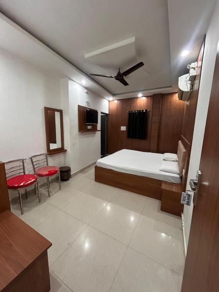 Hotel Shri Mohan - Mainpuri