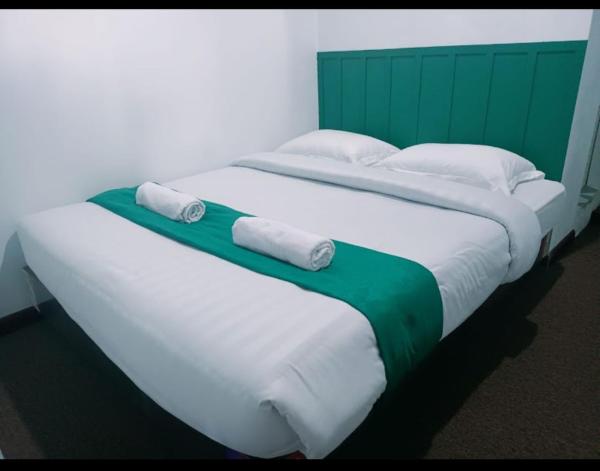 Oyo 94712 Surau Guest House - メダン