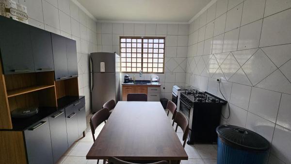 Casa Em Rua Tranquila, 10 Pessoas, 3 Carros - Maringá