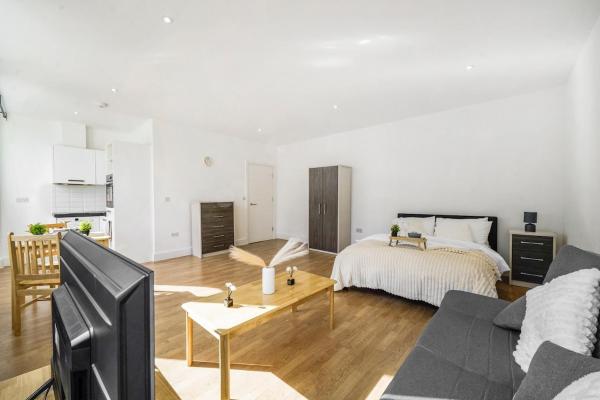 New Private Studio With Parking For 4 - Barnet