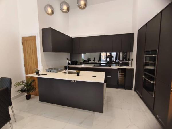 Spacious 3-bedroom Apartment In Great Warley - Brentwood