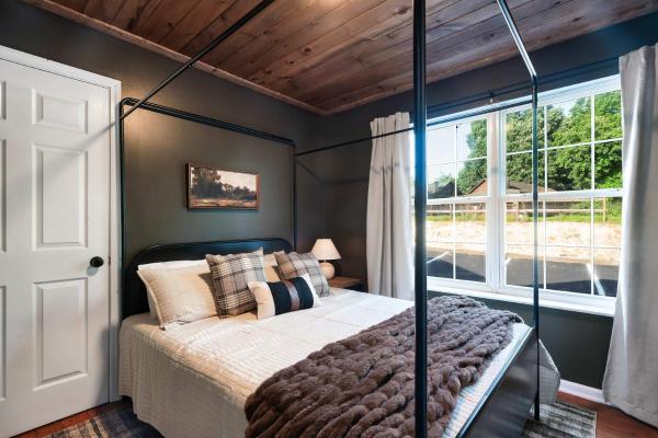 Prime Location Upgraded Townhome Hot Tub - Pigeon Forge, TN