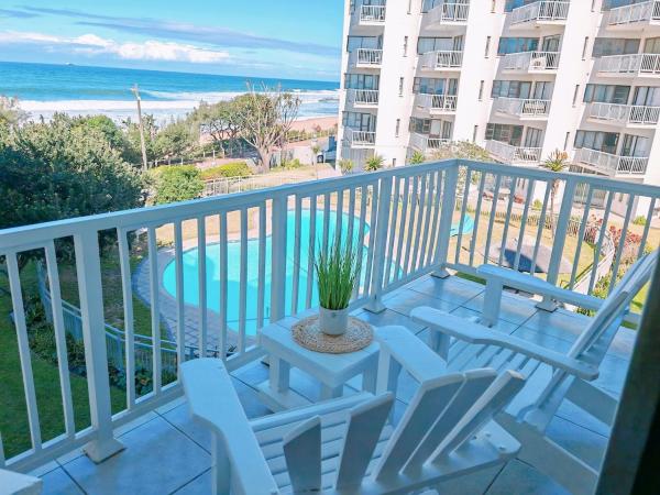 Ocean Lighthouse - 2 Adults & 3 Kids - Umdloti - eMdloti