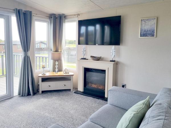 Elm 35 Hot Tub - Yorkshire