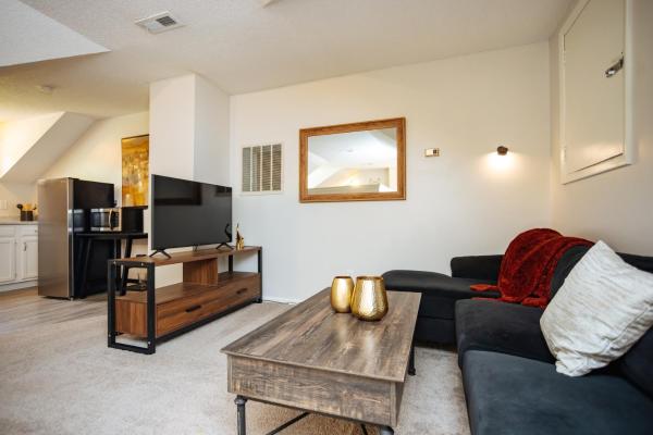 Private Suite Near It All - Prime Location - Missouri