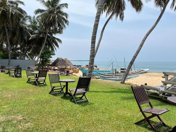 New Tri Star Beach Hotel - Sri Lanka