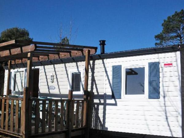 Mobil-home Confortable Avec Terrasse - 4 Pers., 2 Chambres - Api-1-52-252 - Rhône-Alpes