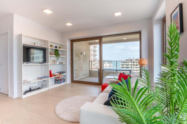 Perfectly Situated Condo With Amazing Views - Ostend