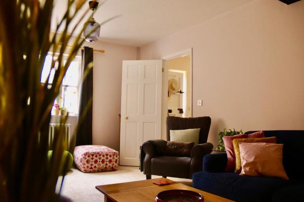 Templar Mews, Town Centre 2 Bedroom, 2 Bathroom House - Cirencester