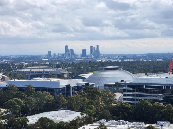Luxury High-floor Apartment - Stunning Views - Parramatta