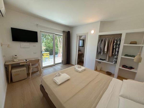 Mariposa Rooms - San Teodoro