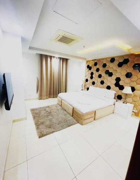 The Crown 623-apartment, Gold Crest Mall Dha Phase 4 - Lahore