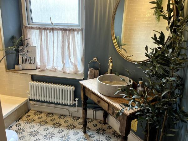 Rufloreo Flats, 2 Beds, Central - Tideswell