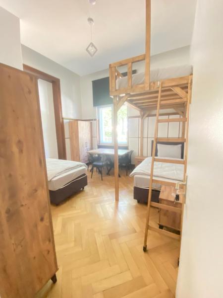 3 Bett Zimmer In Villa Mit Gemeinschaftsbad - Berlin
