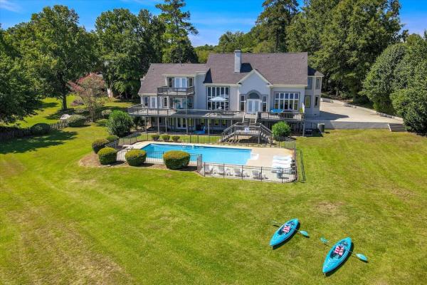 Lux Lakeside Retreat - Pool, Kayaks & Arcade Fun - Lake Strom Thurmond - Clarks Hill Lake