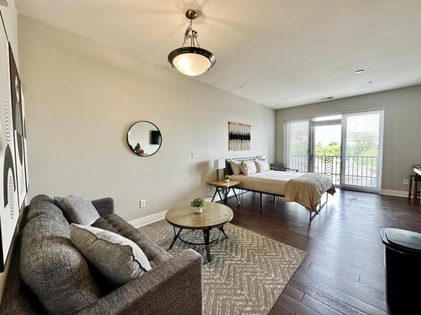 Cozy Downtown Loft With Balcony - Mile Square - Downtown - Indianapolis