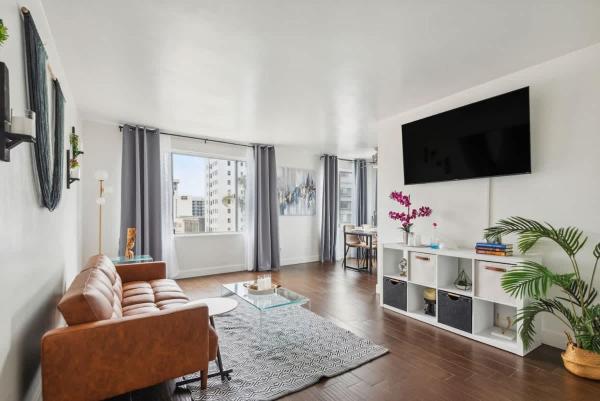 Shoreline Retreat - Long Beach, CA