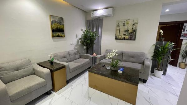 شقة بغرفتين نوم وصالة واسعة وموقع مميز وسط المدينة بجوار مركز المؤتمرات الدولي ومعرض الكتاب - Riyadh