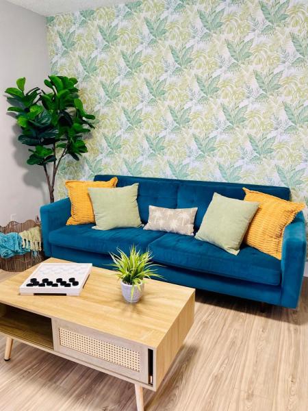 Modern 2br Retreat With Balcony Coffee Bar And Parking Near Downtown - University of Miami, Coral Gables