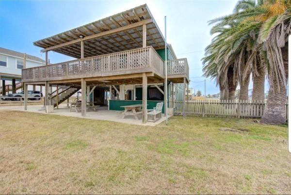 Palms Getaway - Surfside Beach, TX