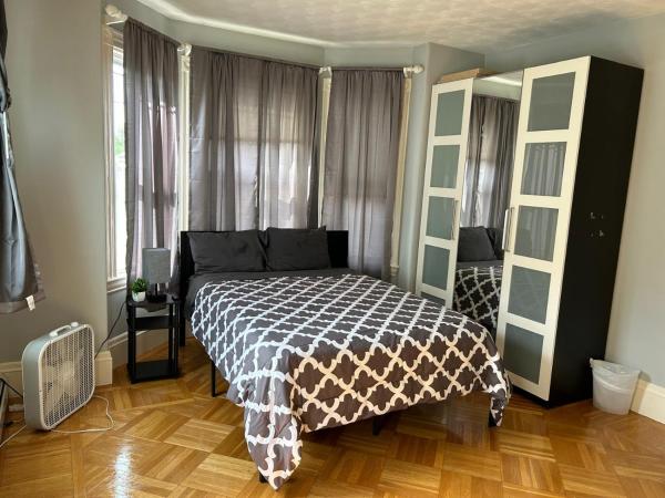 Homestay Near Downtown Boston - Andrew Station Area - Newton, MA