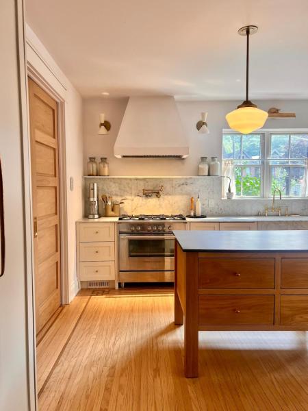 Sun-filled Century Home - Hamilton