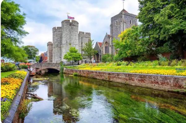 City Stays Lovely 3 Bedroom Flat In Canterbury Wt Cathedral Views - Canterbury
