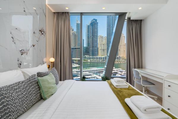 Vacay Lettings - Silverene Marina Retreat - Waterfront Apartment Steps From Marina Mall - Dubaï