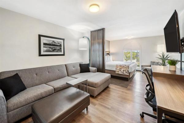 Best Western Plus Hilltop Inn - Redding, CA