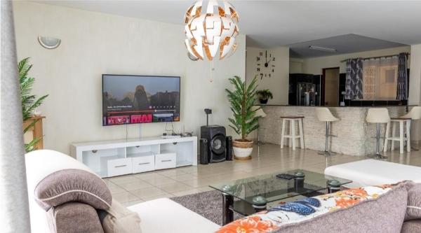 Stylish & Lavish 3 Bedroom Apt Near Junction Mall - Nairobi
