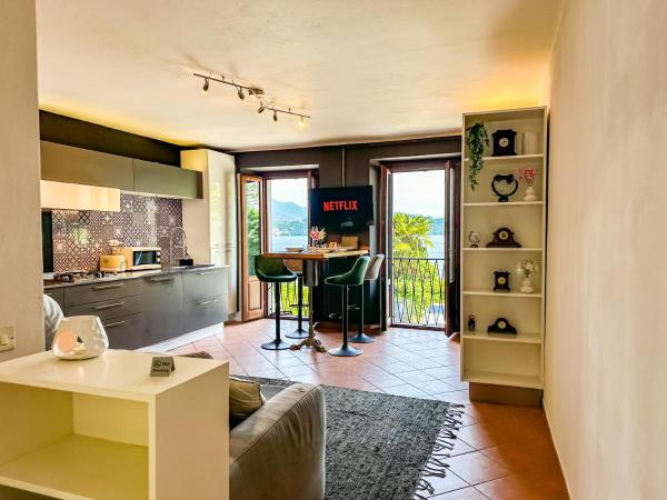 Stresa Fronte Lago Con Spiaggia Privata - Lakefront View - Stresa