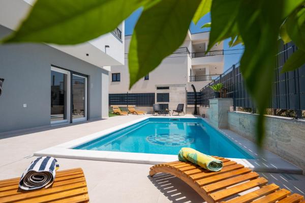 Villa Mima Ii, Holiday Oasis With Hydromassage Pool - Split