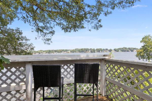 Dave's Last Resort Lakeside-cozy Cabin 6 Hotel Room - United States